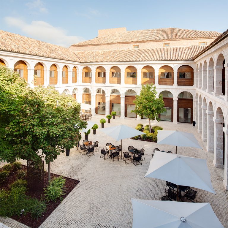 Hotel in Alcalá - Data, Photos & Plans - WikiArquitectura